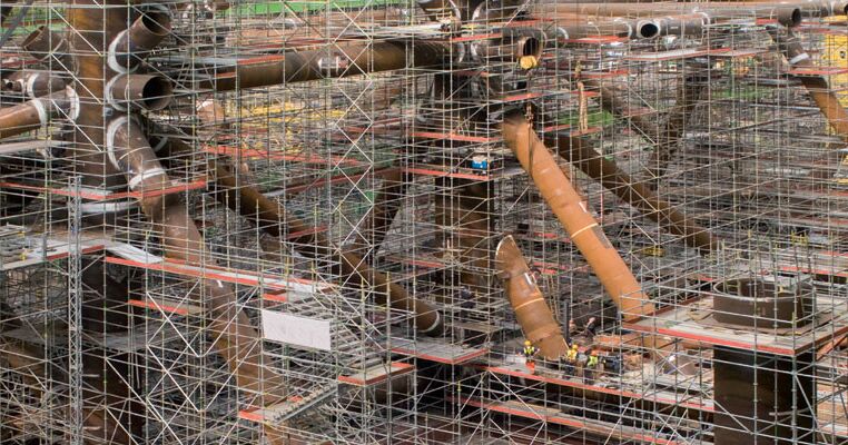 Andaimes modulares da Scafom-rux
